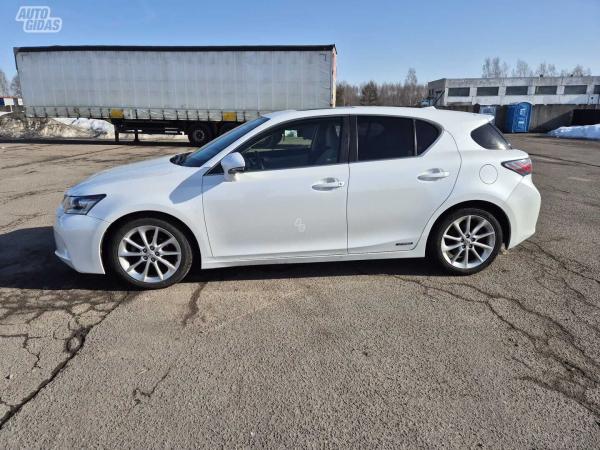 Balts Lexus CT 200h 2013 Panevēža, ar dzinēja tilpumu 1.80 L un nobraukumu 253 tūkst. km par 8400 €, foto 9 vietnē AUTOMOTO.COM.LV