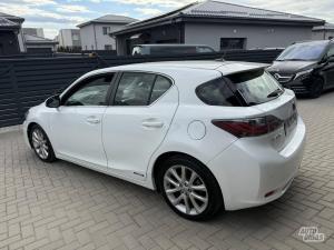 White Lexus CT 200h 2013 in Kaunas, with an engine capacity of 1.80 L and mileage of 266 thousand km for 7300 €, photo 7 on AUTOMOTO.COM.LV