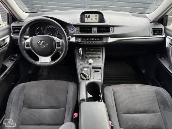 White Lexus CT 200h 2013 in Kaunas, with an engine capacity of 1.80 L and mileage of 266 thousand km for 7300 €, photo 7 on AUTOMOTO.COM.LV