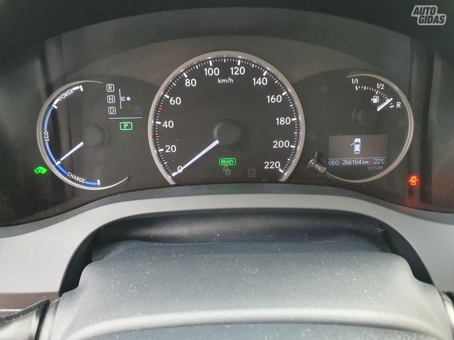 White Lexus CT 200h 2013 in Kaunas, with an engine capacity of 1.80 L and mileage of 266 thousand km for 7300 €, photo 12 on AUTOMOTO.COM.LV