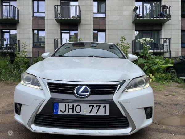 Balts Lexus CT 200h 2013 Viļņa, ar dzinēja tilpumu 1.80 L un nobraukumu 190 tūkst. km par 6500 €, foto 1 vietnē AUTOMOTO.COM.LV