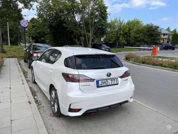 Balts Lexus CT 200h 2013 Viļņa, ar dzinēja tilpumu 1.80 L un nobraukumu 190 tūkst. km par 6500 €, foto 5 vietnē AUTOMOTO.COM.LV