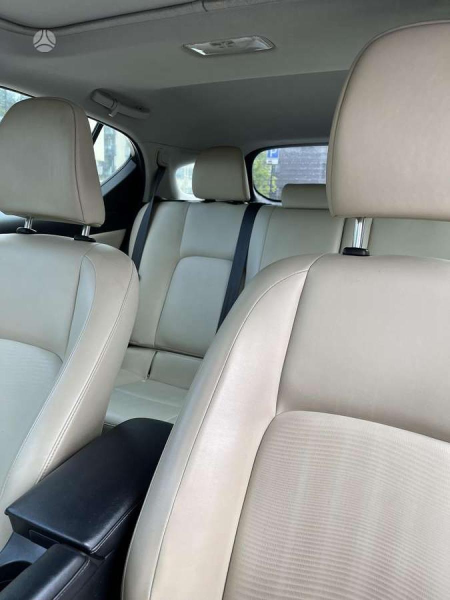 Белый Лексус CT 200h 2013 в Вильнюс, объемом двигателя 1.80 л и пробегом 190 тыс. км за 6500 €, фото 8 на AUTOMOTO.COM.LV