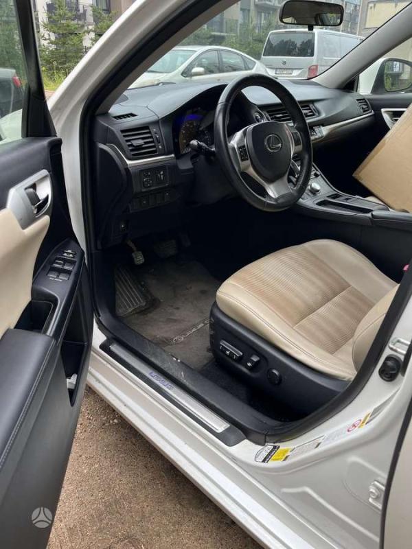 Balts Lexus CT 200h 2013 Viļņa, ar dzinēja tilpumu 1.80 L un nobraukumu 190 tūkst. km par 6500 €, foto 8 vietnē AUTOMOTO.COM.LV