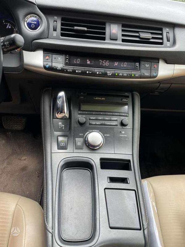 Balts Lexus CT 200h 2013 Viļņa, ar dzinēja tilpumu 1.80 L un nobraukumu 190 tūkst. km par 6500 €, foto 9 vietnē AUTOMOTO.COM.LV