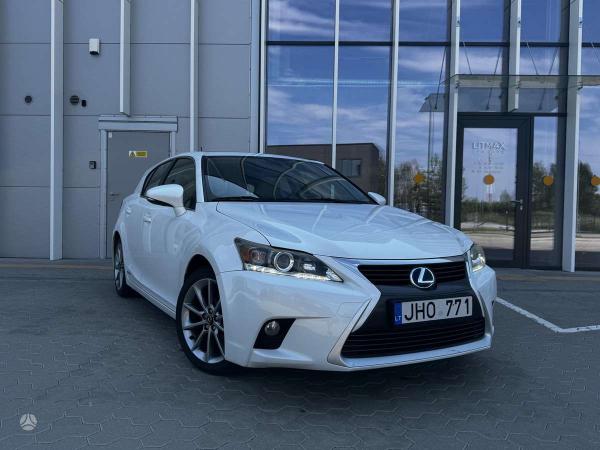 White Lexus CT 200h 2013 in Vilnius, with an engine capacity of 1.80 L and mileage of 190 thousand km for 7500 €, photo 1 on AUTOMOTO.COM.LV