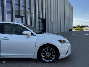 White Lexus CT 200h 2013 in Vilnius, with an engine capacity of 1.80 L and mileage of 190 thousand km for 7500 €, photo 10 on AUTOMOTO.COM.LV