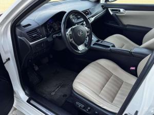 White Lexus CT 200h 2013 in Vilnius, with an engine capacity of 1.80 L and mileage of 190 thousand km for 7500 €, photo 22 on AUTOMOTO.COM.LV