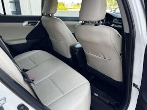 White Lexus CT 200h 2013 in Vilnius, with an engine capacity of 1.80 L and mileage of 190 thousand km for 7500 €, photo 31 on AUTOMOTO.COM.LV