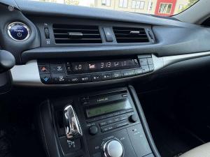 White Lexus CT 200h 2013 in Vilnius, with an engine capacity of 1.80 L and mileage of 190 thousand km for 7500 €, photo 39 on AUTOMOTO.COM.LV