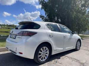 Balts Lexus CT 200h 2013 Viļņa, ar dzinēja tilpumu 1.80 L un nobraukumu 228 tūkst. km par 7950 €, foto 4 vietnē AUTOMOTO.COM.LV