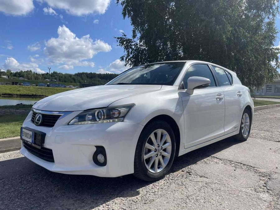 Balts Lexus CT 200h 2013 Viļņa, ar dzinēja tilpumu 1.80 L un nobraukumu 228 tūkst. km par 7950 €, foto 5 vietnē AUTOMOTO.COM.LV
