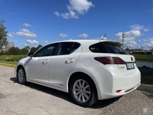 Balts Lexus CT 200h 2013 Viļņa, ar dzinēja tilpumu 1.80 L un nobraukumu 228 tūkst. km par 7950 €, foto 6 vietnē AUTOMOTO.COM.LV
