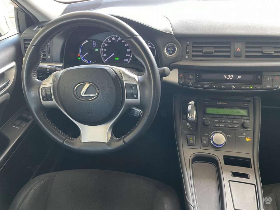 Balts Lexus CT 200h 2013 Viļņa, ar dzinēja tilpumu 1.80 L un nobraukumu 228 tūkst. km par 7950 €, foto 8 vietnē AUTOMOTO.COM.LV