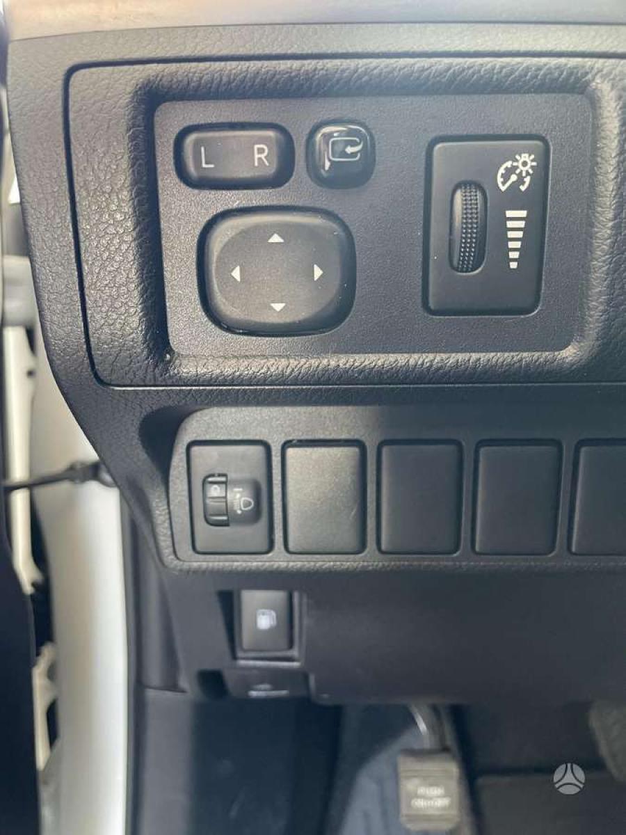 Balts Lexus CT 200h 2013 Viļņa, ar dzinēja tilpumu 1.80 L un nobraukumu 228 tūkst. km par 7950 €, foto 14 vietnē AUTOMOTO.COM.LV