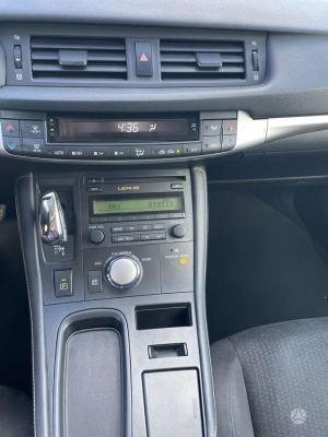 Balts Lexus CT 200h 2013 Viļņa, ar dzinēja tilpumu 1.80 L un nobraukumu 228 tūkst. km par 7950 €, foto 17 vietnē AUTOMOTO.COM.LV