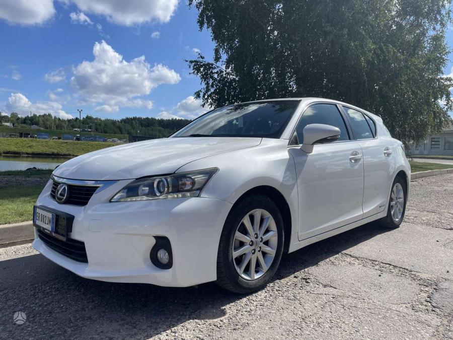 Balts Lexus CT 200h 2013 Viļņa, ar dzinēja tilpumu 1.80 L un nobraukumu 228 tūkst. km par 7950 €, foto 5 vietnē AUTOMOTO.COM.LV