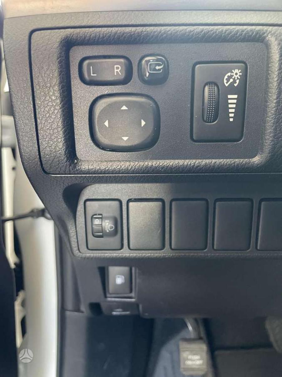 Balts Lexus CT 200h 2013 Viļņa, ar dzinēja tilpumu 1.80 L un nobraukumu 228 tūkst. km par 7950 €, foto 14 vietnē AUTOMOTO.COM.LV