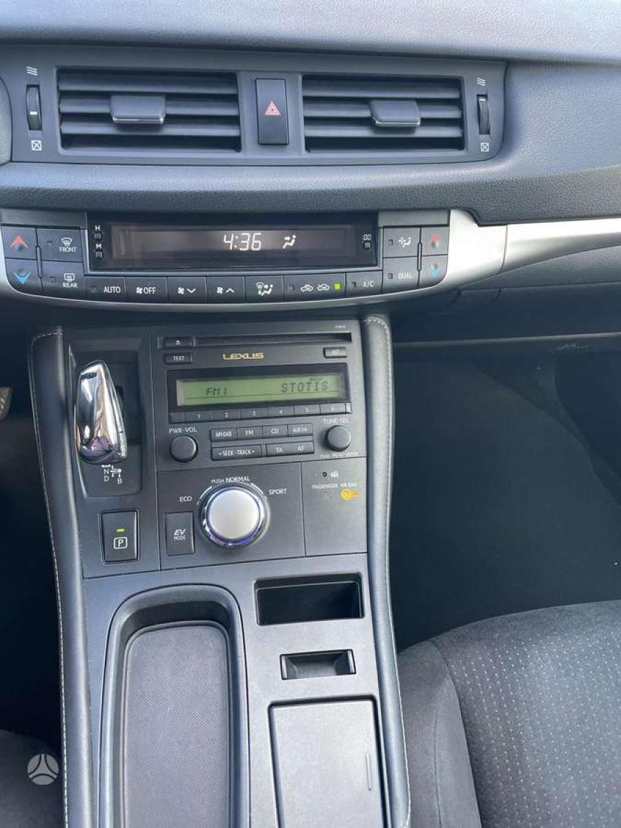 Balts Lexus CT 200h 2013 Viļņa, ar dzinēja tilpumu 1.80 L un nobraukumu 228 tūkst. km par 7950 €, foto 17 vietnē AUTOMOTO.COM.LV
