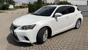 White Lexus CT 200h 2014 in Kaunas, with an engine capacity of 1.80 L and mileage of 160 thousand km for 10600 €, photo 3 on AUTOMOTO.COM.LV