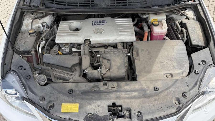 White Lexus CT 200h 2014 in Kaunas, with an engine capacity of 1.80 L and mileage of 160 thousand km for 10600 €, photo 8 on AUTOMOTO.COM.LV
