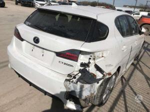 White Lexus CT 200h 2014 in Kaunas, with an engine capacity of 1.80 L and mileage of 160 thousand km for 10600 €, photo 12 on AUTOMOTO.COM.LV