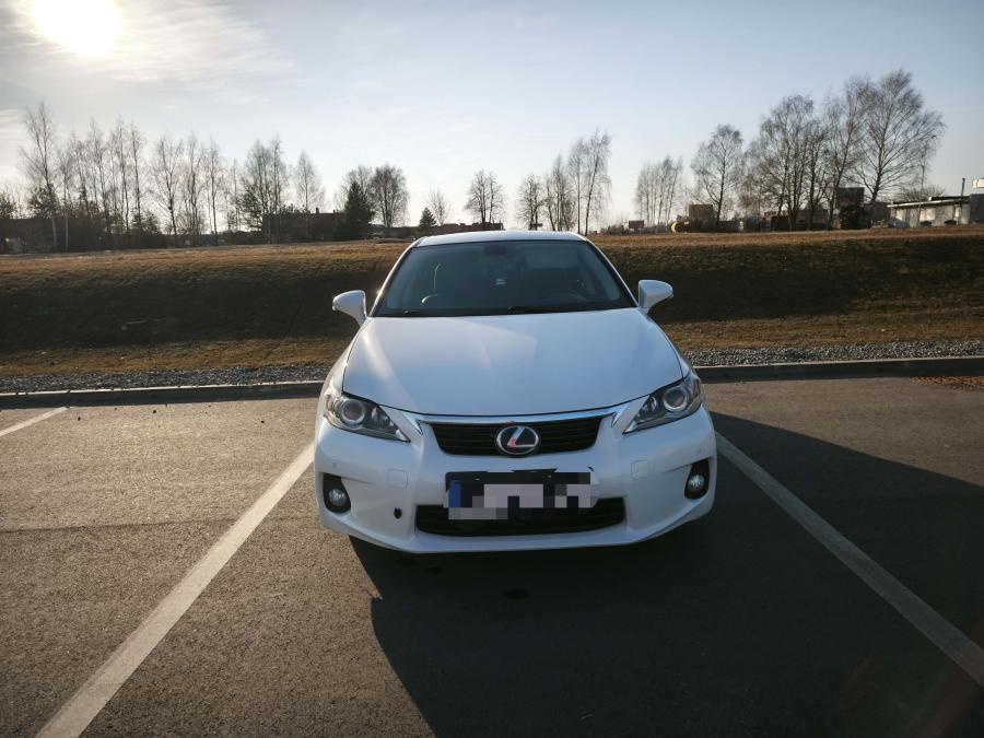 Balts Lexus CT 200h 2014 Panevēža, ar dzinēja tilpumu 1.80 L un nobraukumu 306 tūkst. km par 7600 €, foto 3 vietnē AUTOMOTO.COM.LV