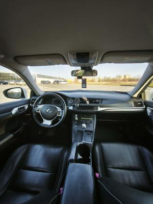 Balts Lexus CT 200h 2014 Panevēža, ar dzinēja tilpumu 1.80 L un nobraukumu 306 tūkst. km par 7600 €, foto 10 vietnē AUTOMOTO.COM.LV