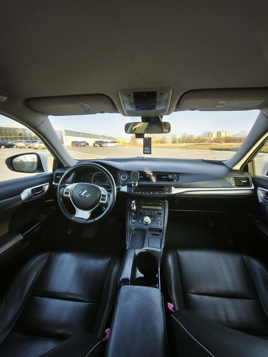Balts Lexus CT 200h 2014 Panevēža, ar dzinēja tilpumu 1.80 L un nobraukumu 306 tūkst. km par 7600 €, foto 10 vietnē AUTOMOTO.COM.LV