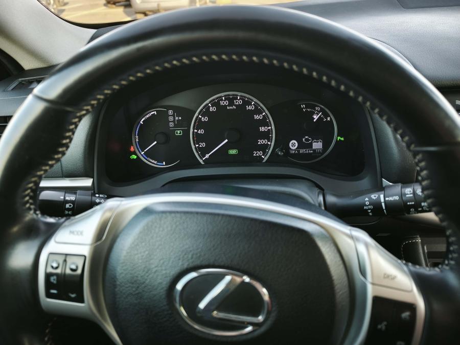 Balts Lexus CT 200h 2014 Panevēža, ar dzinēja tilpumu 1.80 L un nobraukumu 306 tūkst. km par 7600 €, foto 15 vietnē AUTOMOTO.COM.LV