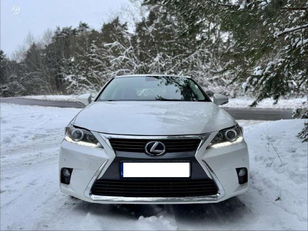 Balts Lexus CT 200h 2015 Viļņa, ar dzinēja tilpumu 1.80 L un nobraukumu 216 tūkst. km par 11100 €, foto 5 vietnē AUTOMOTO.COM.LV