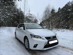 White Lexus CT 200h 2015 in Vilnius, with an engine capacity of 1.80 L and mileage of 216 thousand km for 11100 €, photo 6 on AUTOMOTO.COM.LV