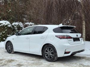 White Lexus CT 200h 2015 in Kaunas, with an engine capacity of 1.80 L and mileage of 250 thousand km for 10450 €, photo 5 on AUTOMOTO.COM.LV