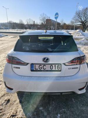 Balts Lexus CT 200h 2015 Klaipėda, ar dzinēja tilpumu 1.80 L un nobraukumu 130 tūkst. km par 12000 €, foto 3 vietnē AUTOMOTO.COM.LV