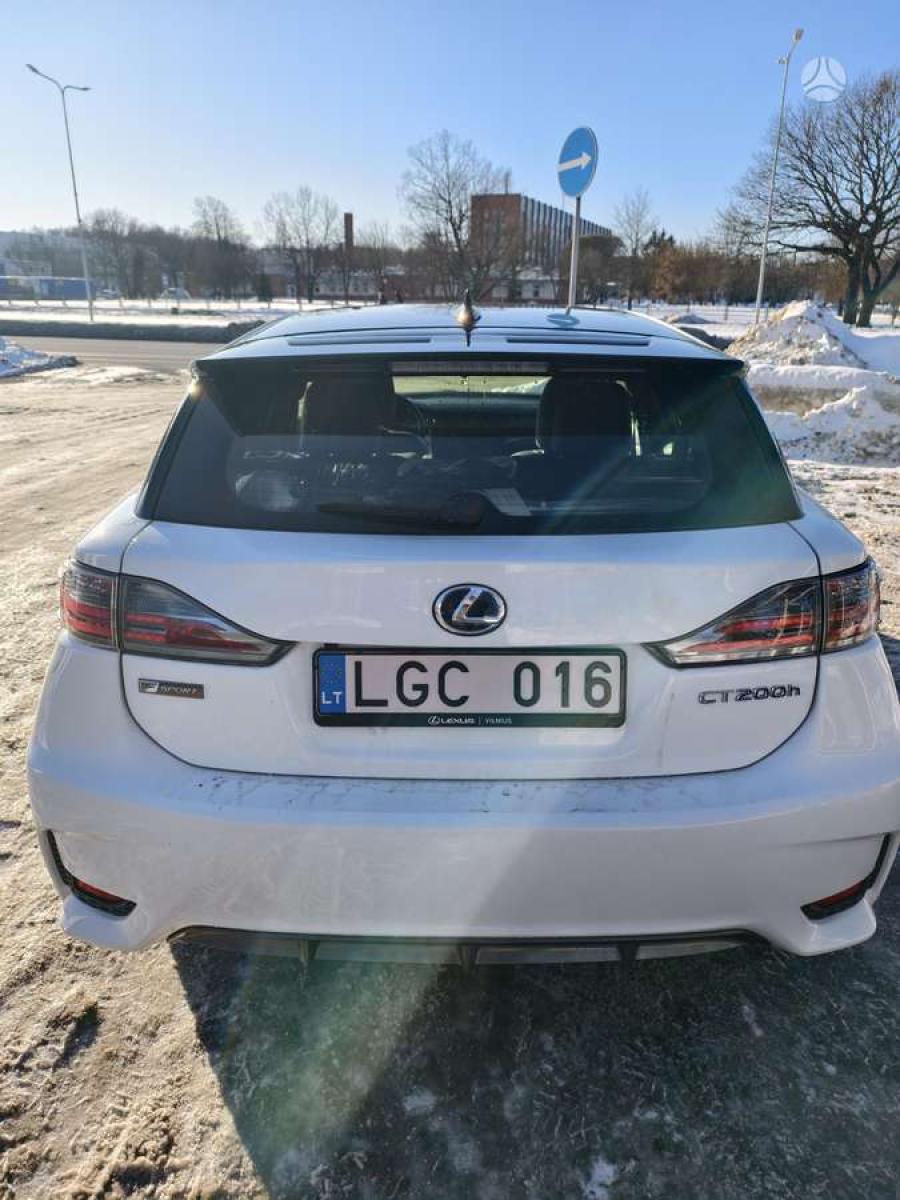 Balts Lexus CT 200h 2015 Klaipėda, ar dzinēja tilpumu 1.80 L un nobraukumu 130 tūkst. km par 12000 €, foto 3 vietnē AUTOMOTO.COM.LV