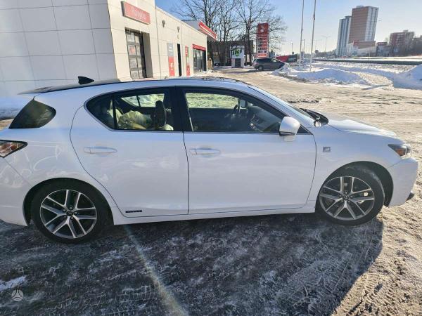 Balts Lexus CT 200h 2015 Klaipėda, ar dzinēja tilpumu 1.80 L un nobraukumu 130 tūkst. km par 12000 €, foto 5 vietnē AUTOMOTO.COM.LV