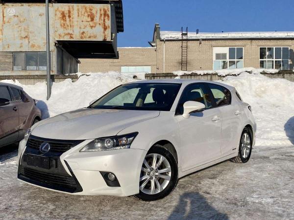 White Lexus CT 200h 2015 in Vilnius, with an engine capacity of 1.80 L and mileage of 201 thousand km for 9600 €, photo 1 on AUTOMOTO.COM.LV