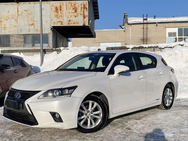 White Lexus CT 200h 2015 in Vilnius, with an engine capacity of 1.80 L and mileage of 201 thousand km for 9600 €, photo 2 on AUTOMOTO.COM.LV