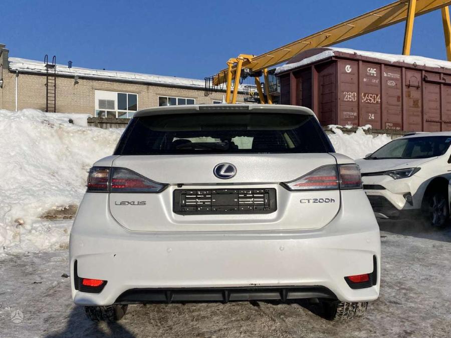 Balts Lexus CT 200h 2015 Viļņa, ar dzinēja tilpumu 1.80 L un nobraukumu 201 tūkst. km par 9600 €, foto 10 vietnē AUTOMOTO.COM.LV