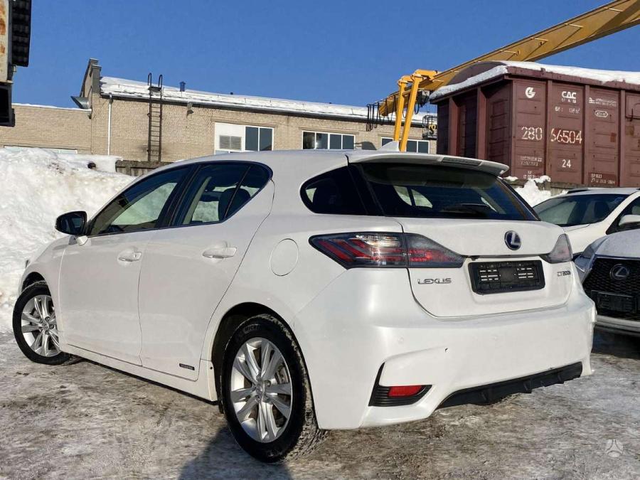 Balts Lexus CT 200h 2015 Viļņa, ar dzinēja tilpumu 1.80 L un nobraukumu 201 tūkst. km par 9600 €, foto 11 vietnē AUTOMOTO.COM.LV