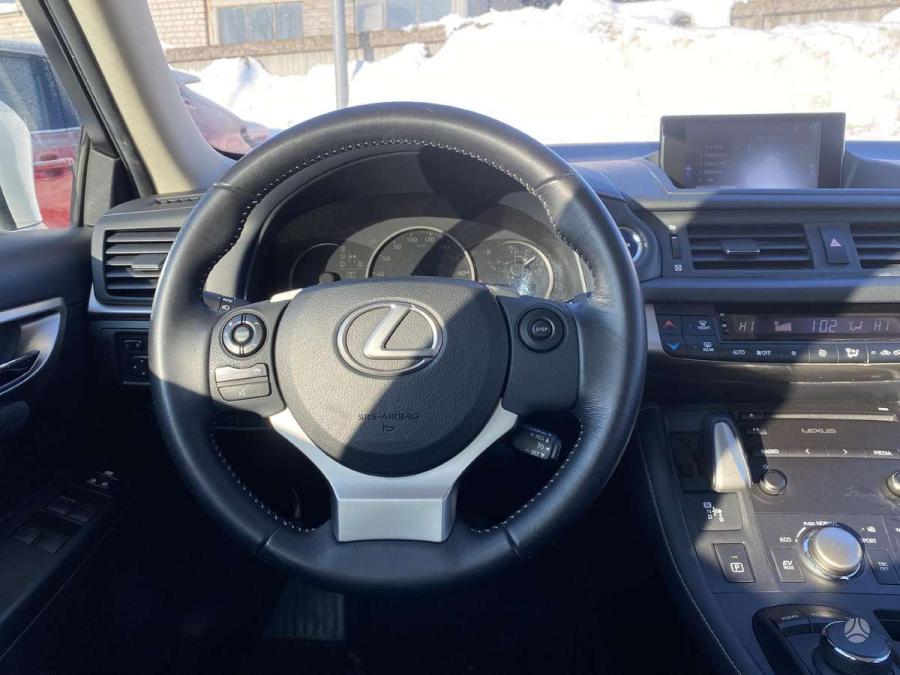Balts Lexus CT 200h 2015 Viļņa, ar dzinēja tilpumu 1.80 L un nobraukumu 201 tūkst. km par 9600 €, foto 17 vietnē AUTOMOTO.COM.LV