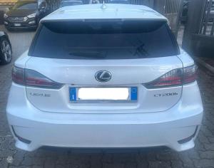 White Lexus CT 200h 2016 in Vilnius, with an engine capacity of 1.80 L and mileage of 175 thousand km for 12555 €, photo 4 on AUTOMOTO.COM.LV