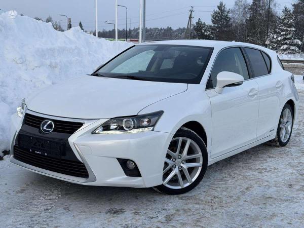 White Lexus CT 200h 2016 in Vilnius, with an engine capacity of 1.80 L and mileage of 175 thousand km for 12555 €, photo 1 on AUTOMOTO.COM.LV