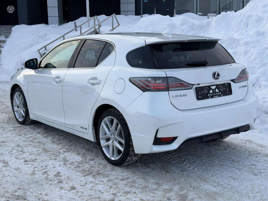Balts Lexus CT 200h 2016 Viļņa, ar dzinēja tilpumu 1.80 L un nobraukumu 175 tūkst. km par 12555 €, foto 4 vietnē AUTOMOTO.COM.LV