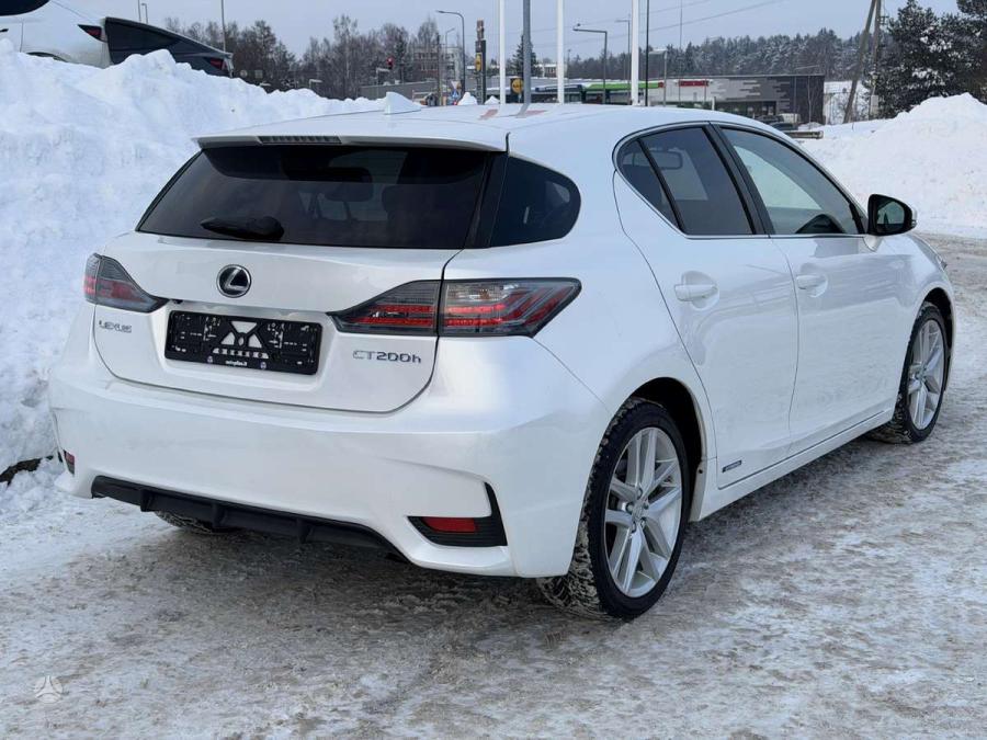 Balts Lexus CT 200h 2016 Viļņa, ar dzinēja tilpumu 1.80 L un nobraukumu 175 tūkst. km par 12555 €, foto 5 vietnē AUTOMOTO.COM.LV