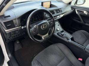 Balts Lexus CT 200h 2016 Viļņa, ar dzinēja tilpumu 1.80 L un nobraukumu 175 tūkst. km par 12555 €, foto 9 vietnē AUTOMOTO.COM.LV