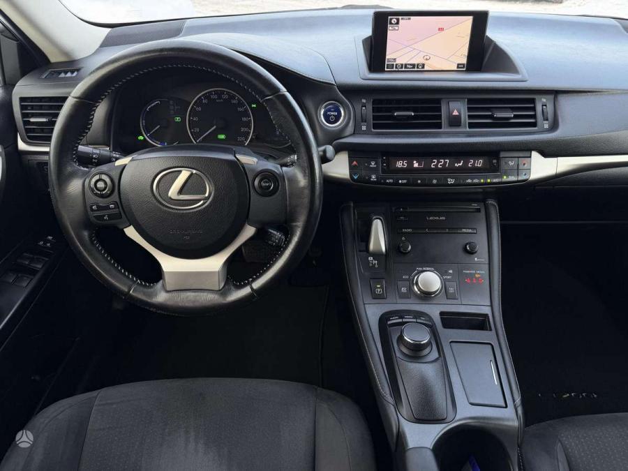 Balts Lexus CT 200h 2016 Viļņa, ar dzinēja tilpumu 1.80 L un nobraukumu 175 tūkst. km par 12555 €, foto 10 vietnē AUTOMOTO.COM.LV