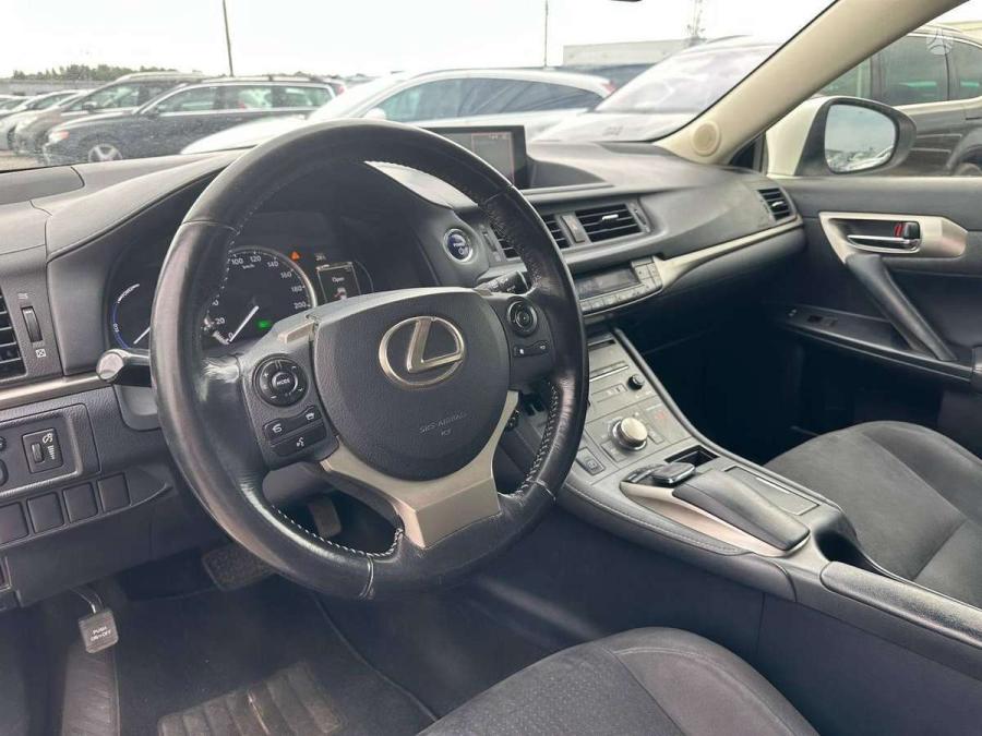 Белый Лексус CT 200h 2016 в Каунас, объемом двигателя 1.80 л и пробегом 183 тыс. км за 9800 €, фото 15 на AUTOMOTO.COM.LV