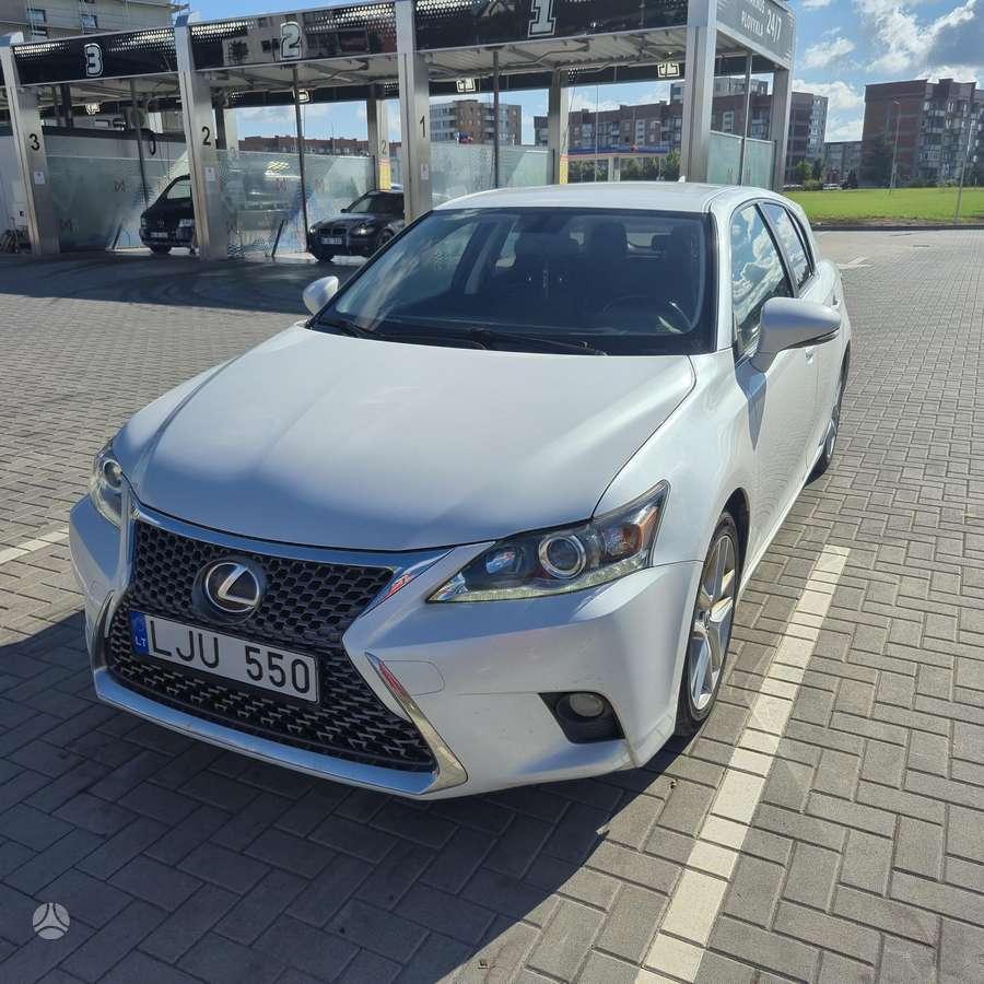 White Lexus CT 200h 2016 in Gargzdai, with an engine capacity of 1.80 L and mileage of 187 thousand km for 10999 €, photo 3 on AUTOMOTO.COM.LV