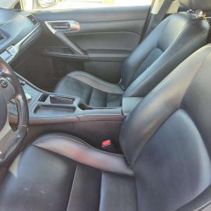 White Lexus CT 200h 2016 in Gargzdai, with an engine capacity of 1.80 L and mileage of 187 thousand km for 10999 €, photo 6 on AUTOMOTO.COM.LV